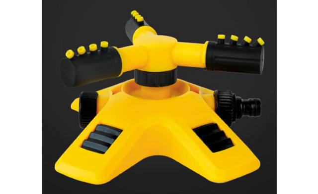 $17.95 for a Triple Head Spinning Sprinkler (a $42.99 Value) | WagJag