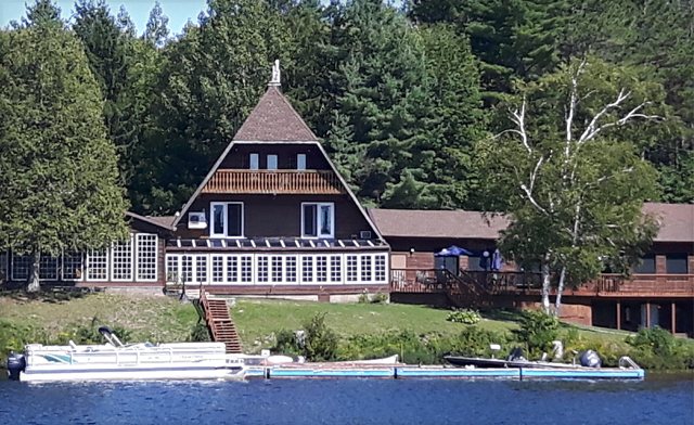 Serene Comfort at a Parry Sound Resort - WagJag.com